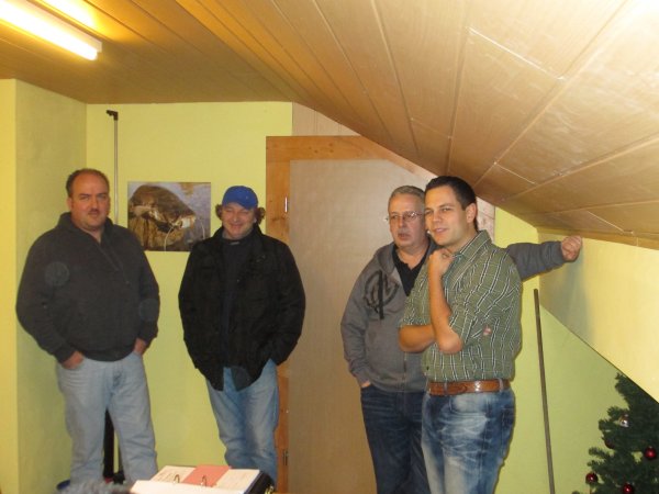 Vereinsvorsitzender Marc Scheuer, im Bild rechts, nahm zu diesem Anlaß noch